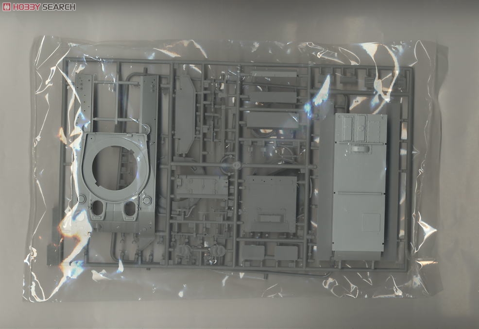 Dragon 9102 1/35 Sherman M4A4 75mm w/DS Track and Figures