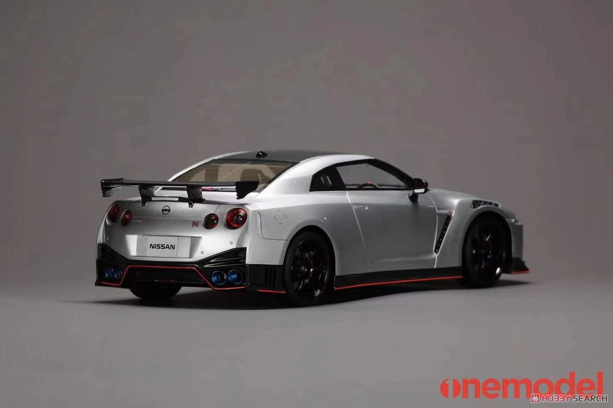 2020 Nissan GT-R Nismo Super Silver w/Display Case (Diecast Car ...